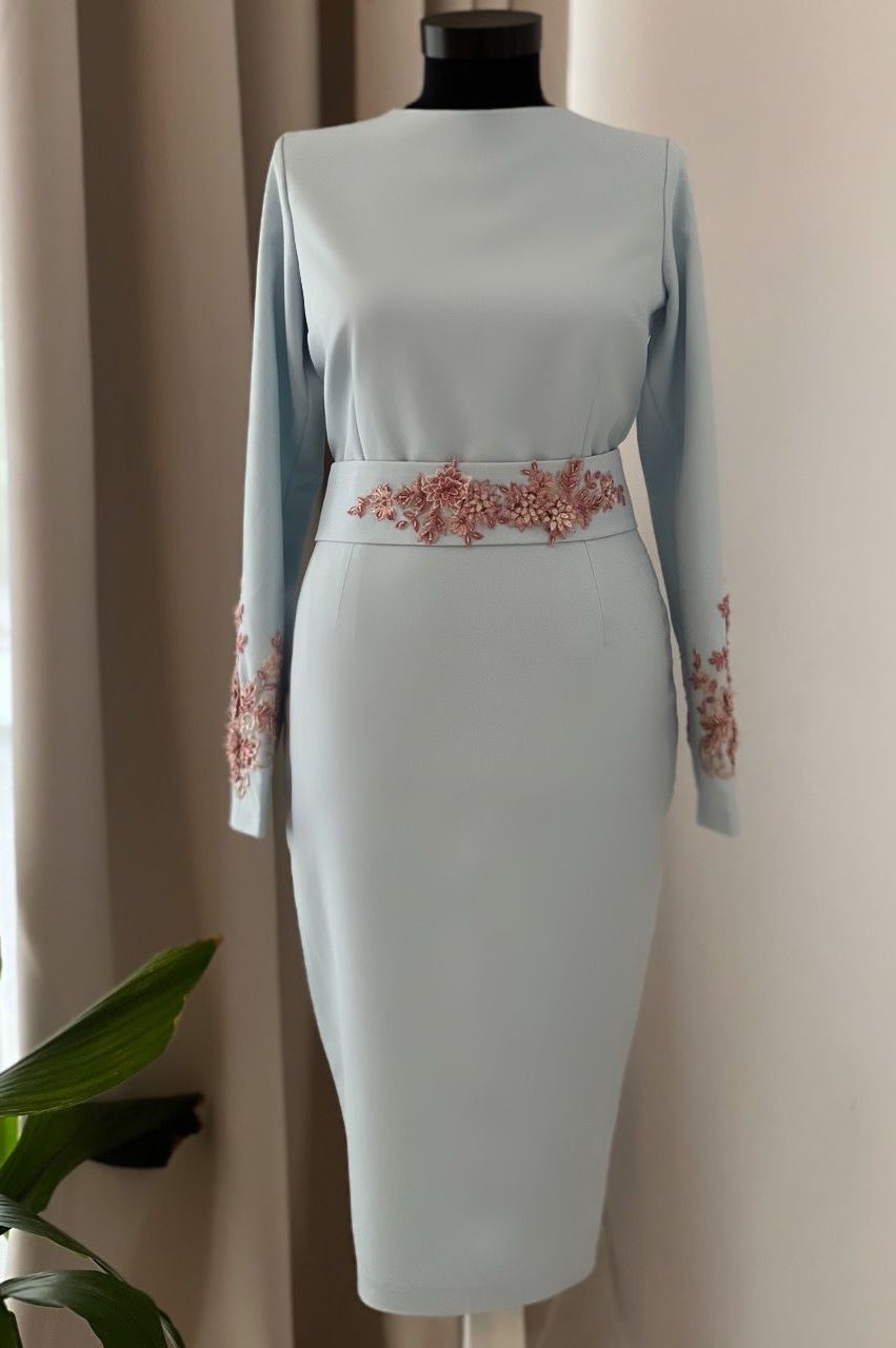 ROCHIE BLEU JOELLE, midi, conica, maneci lungi cu broderie, fermoar